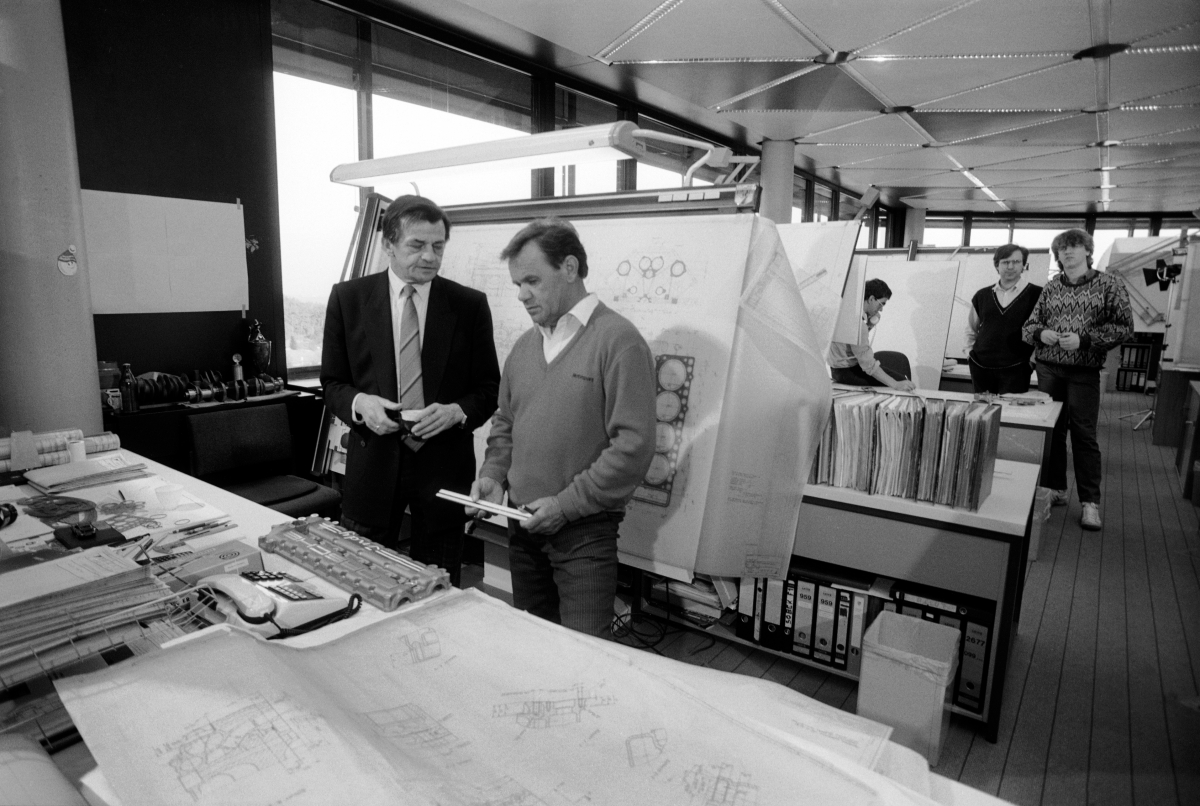 Porsche mourns the death of its engine guru Hans Mezger - Historic ...